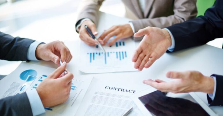 The difference between traditional and strategic human resource ...